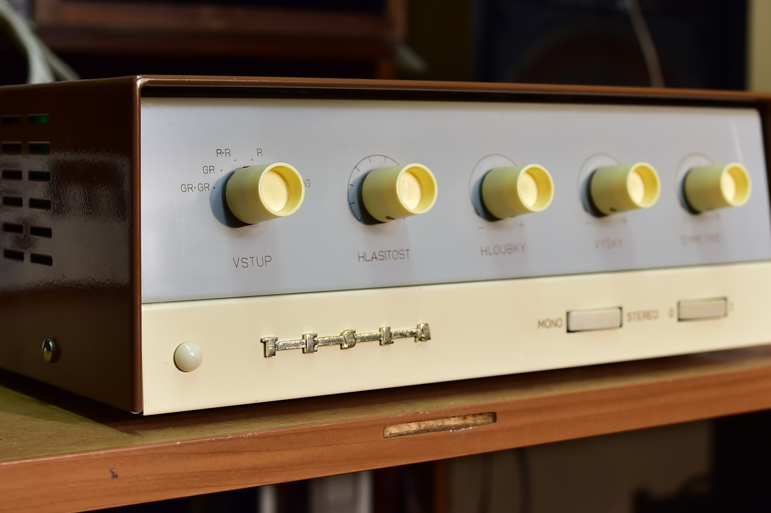 Tesla AZS 021 – STEREO Tube Amplifier – Zesilovač : Angelicaaudio 1990