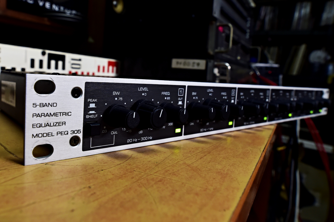 Behringer PEQ 305 Parametric Equalizer (No.4639) : Angelicaaudio 1990